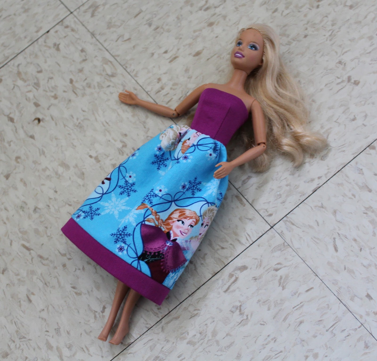 Rikki Sews: Frozen Fever, DIY skirt & Barbie dress:)