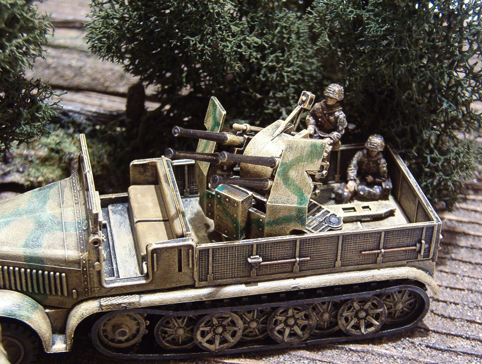 oneseventytwoscale.com: Hasegawa 8-Ton Half-Track 20mm Quad & 37mm AA Guns