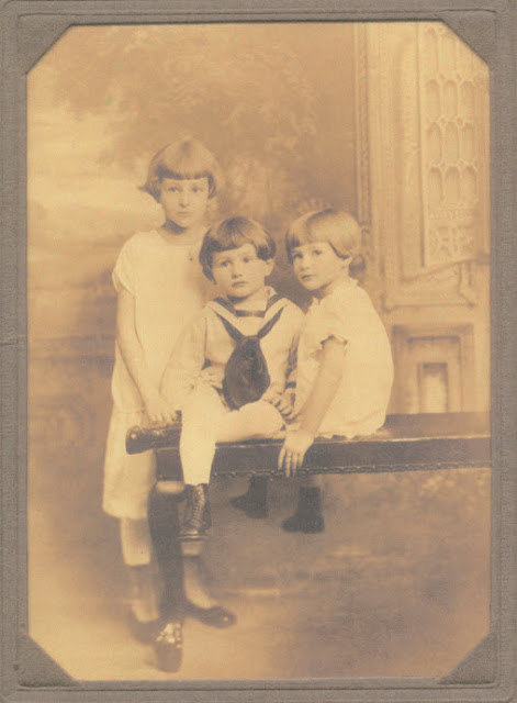 Moments in Time, A Genealogy Blog: Friday's Photo: The James Children