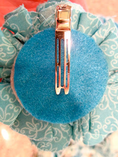 Bride.Paper.Scissors: DIY Fabric Flower Hair Clips