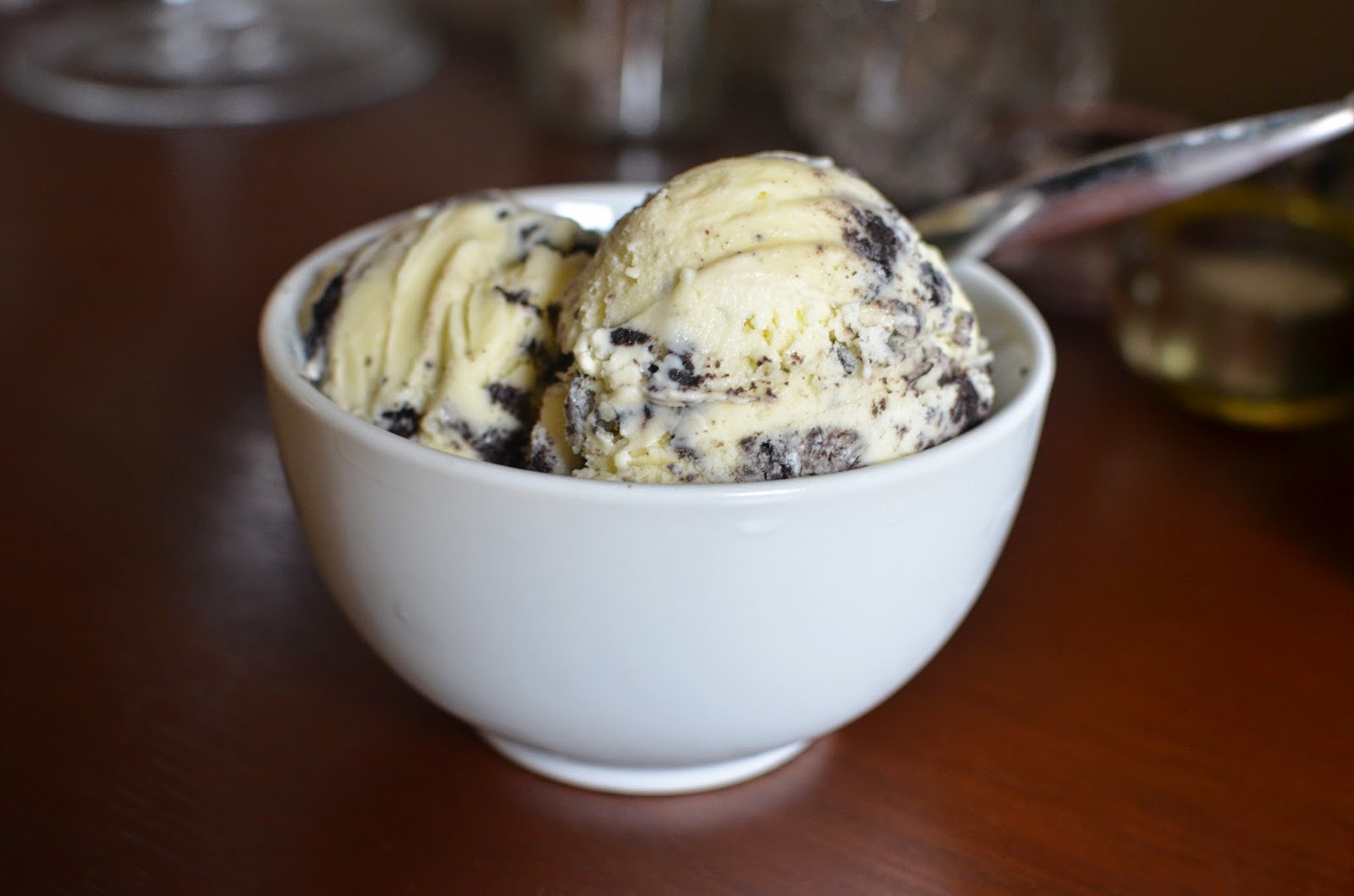 Playing with Flour: Homemade Oreos (via Flour Bakery)
