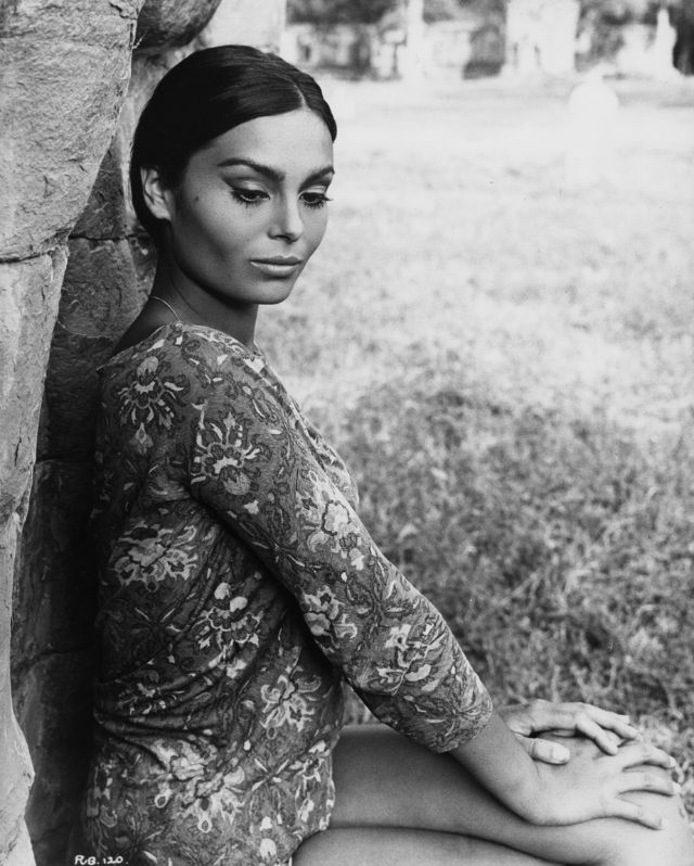 Israeli Classic Beauty: 35 Fabulous Photos of Daliah Lavi in the 1960s ...
