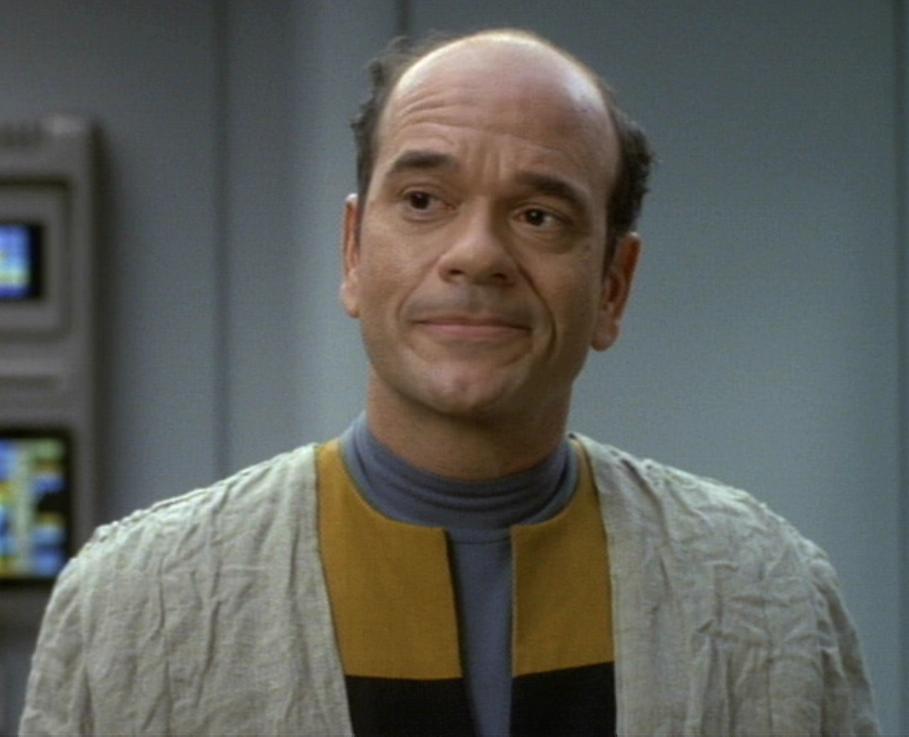 Addicted to Star Trek: Episode Review - The Swarm (Voyager, Season 3)
