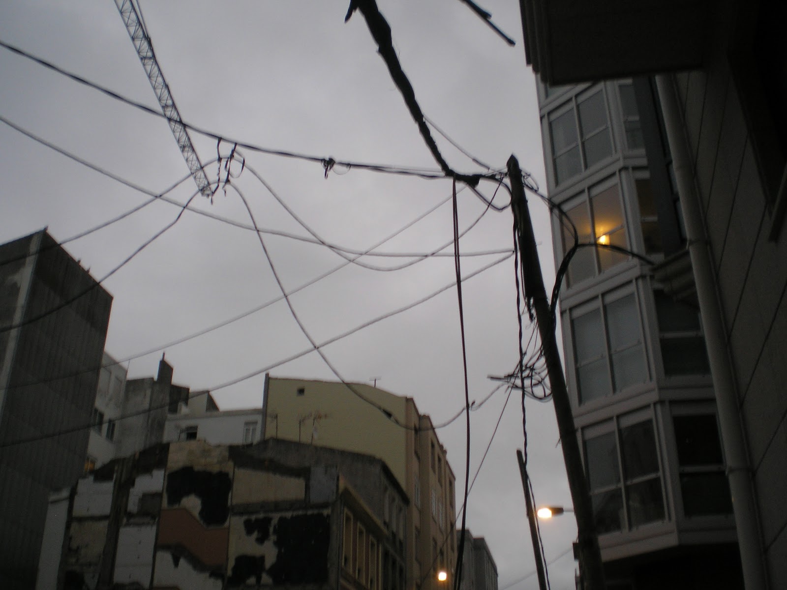 El Vigía de Monte Alto: CRUCE DE CALLES O CRUCE DE CABLES