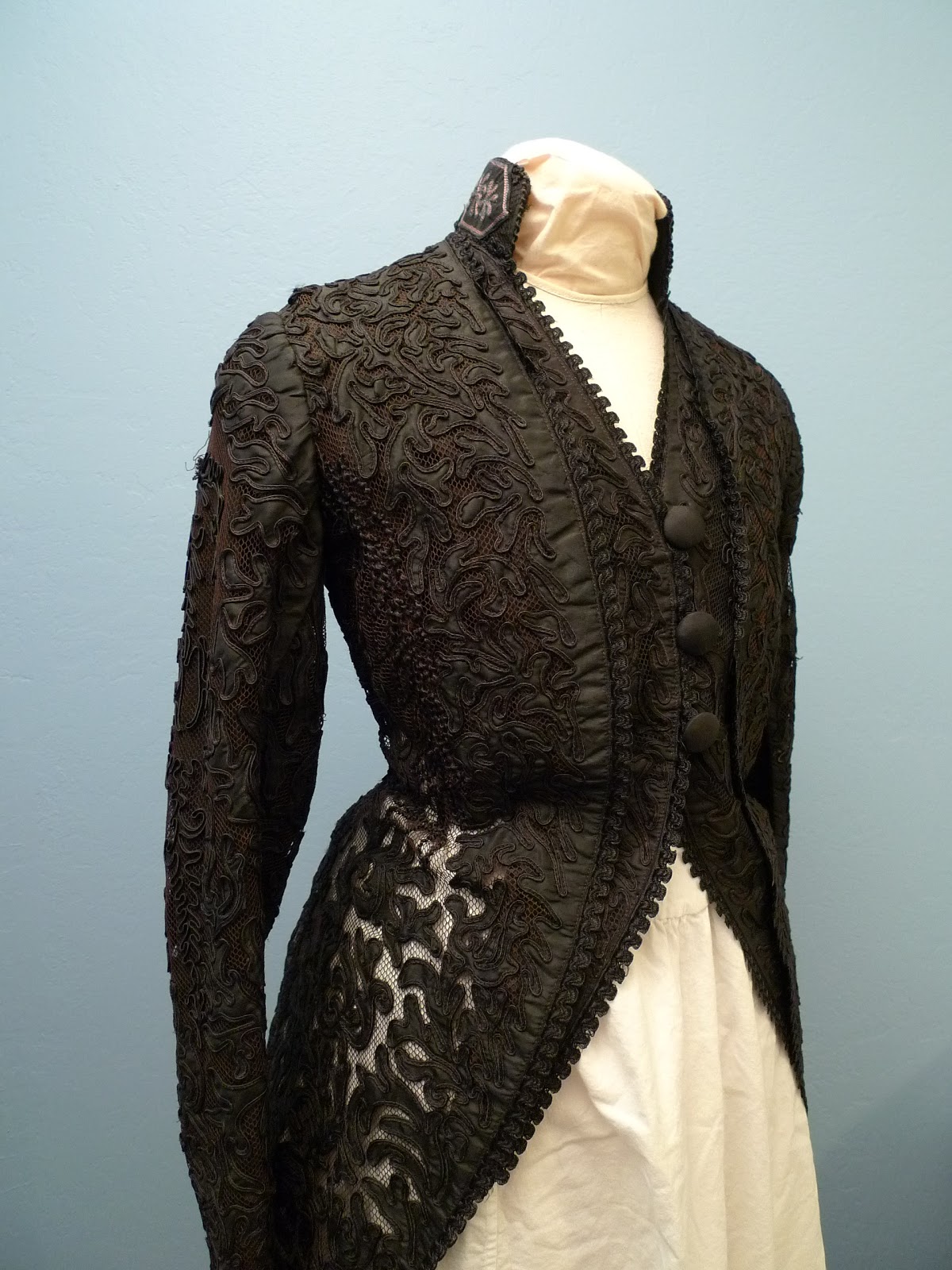 Idle Hands: Cutwork and Soutache Bodice, circa ? (date this bodice!) Part 1