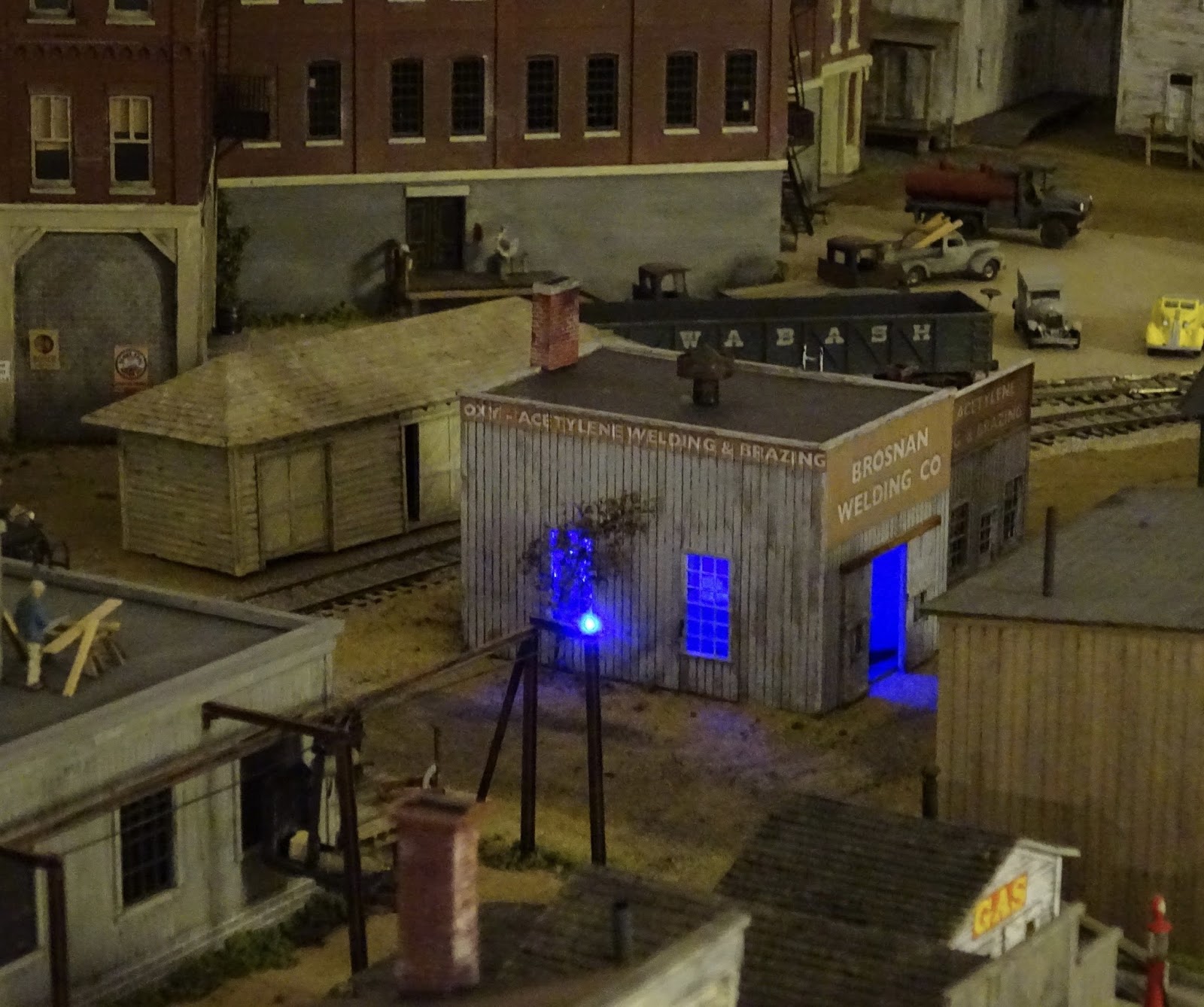 Model Railroad Minutiae: Welding shop on layout
