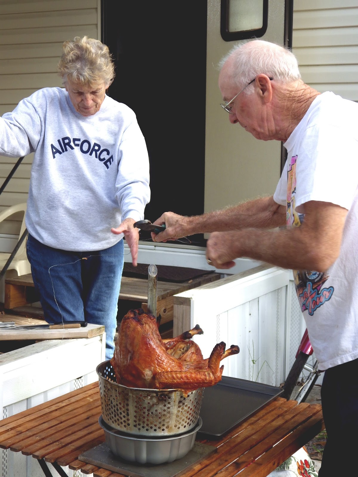 outdoorscribe: Trash can turkey cooking finishes a bird golden brown in ...