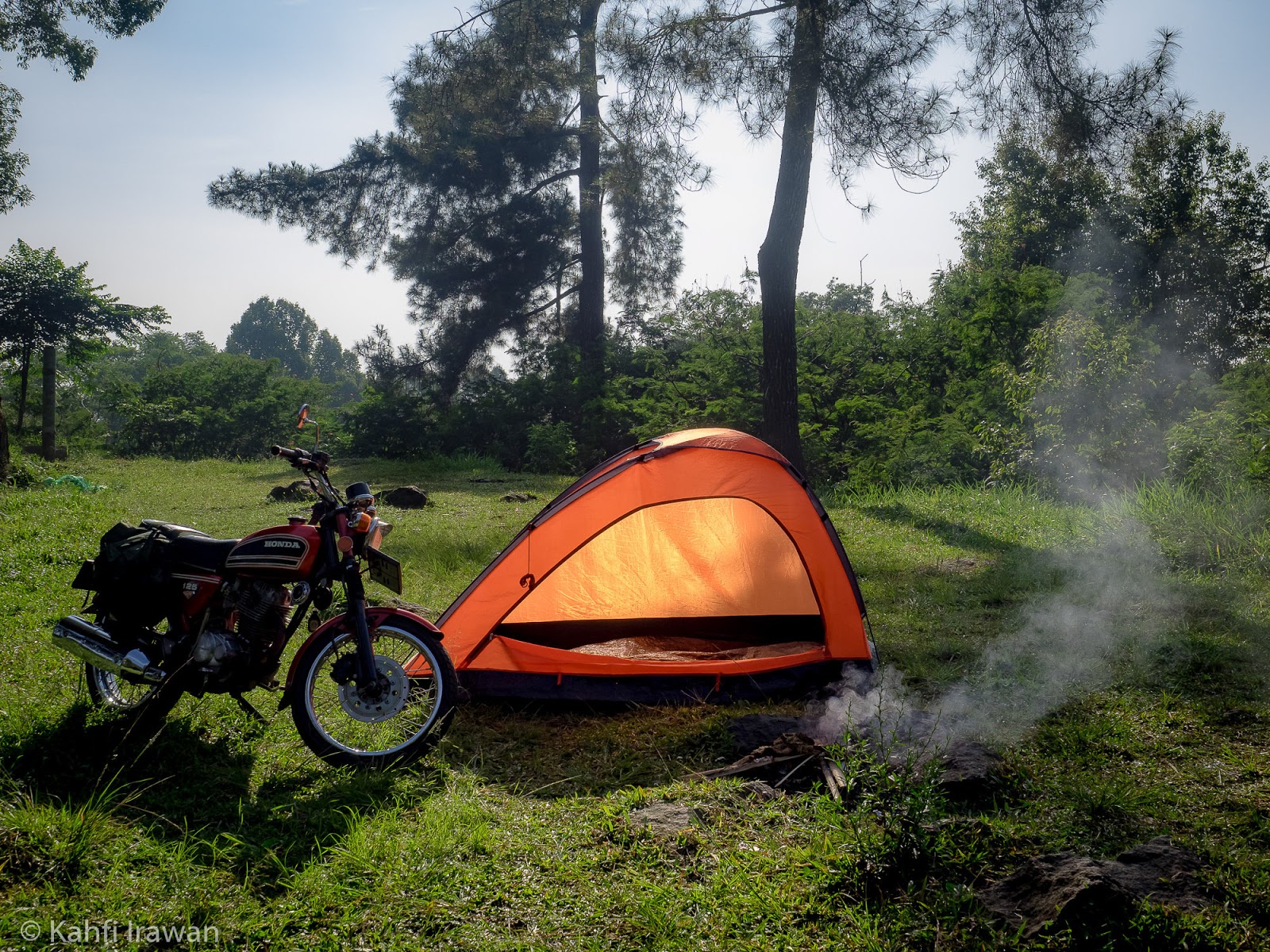 Camping dengan Motor Tua di Bumi Perkemahan Sukamantri Bogor - Travel ...