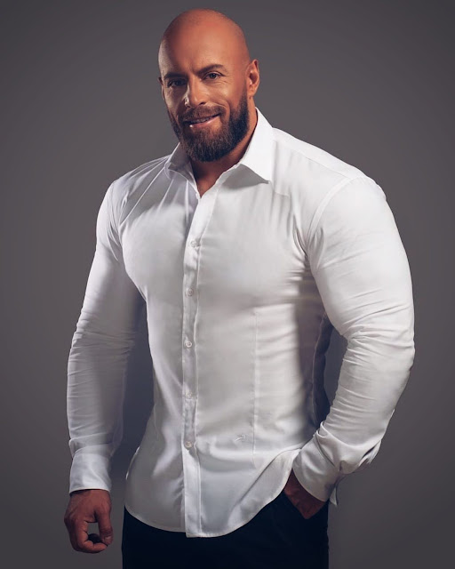 Bodybuilders with their clothes on (4)