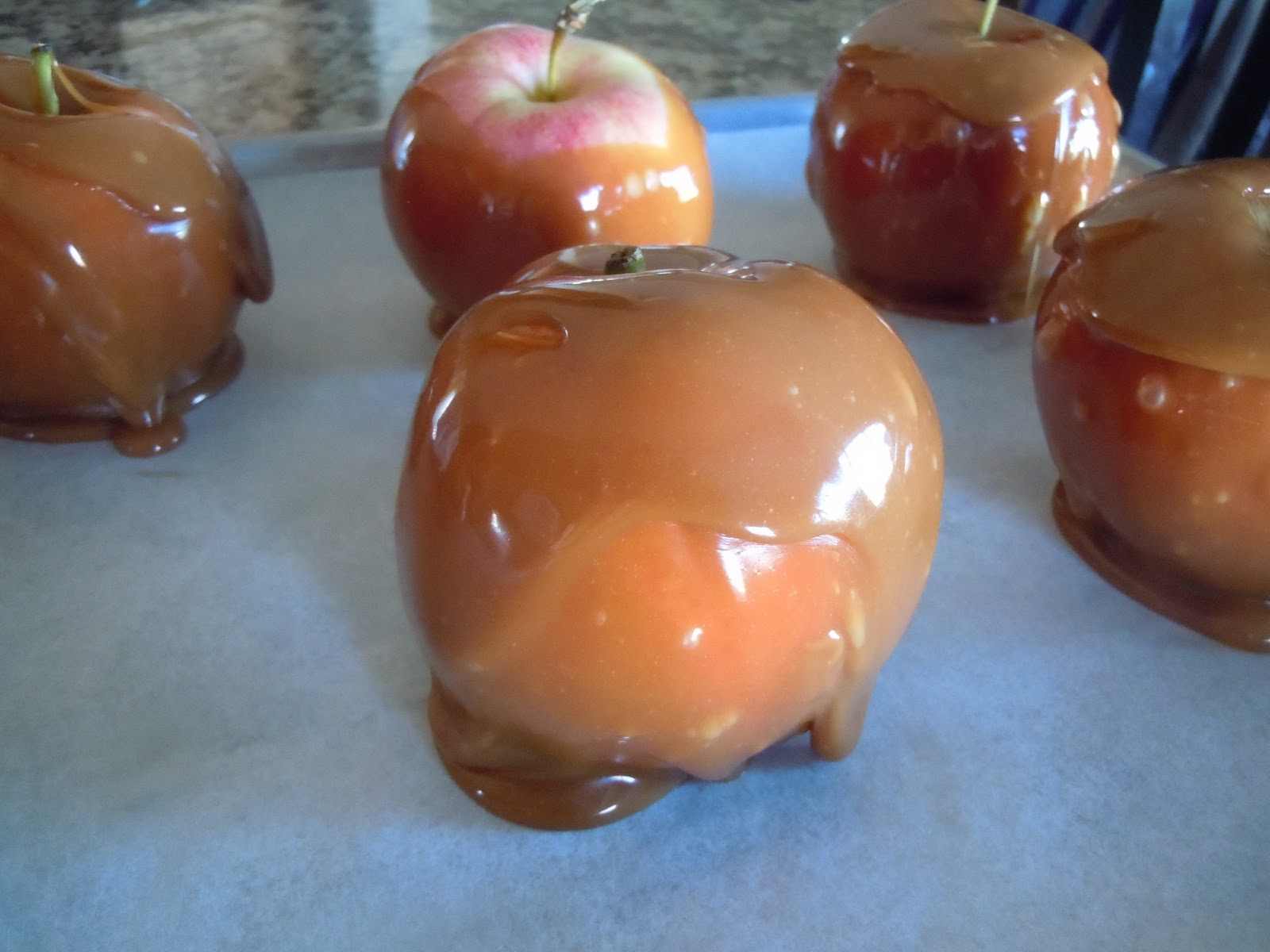 ALL THINGS DELICIOUS: Chocolate Covered Caramel Apples