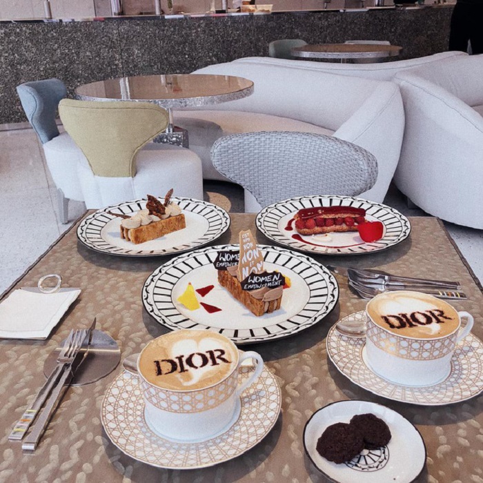 Đam mê du lịch: Quán cafe Dior sang chảnh giữa lòng Seoul, Hàn Quốc