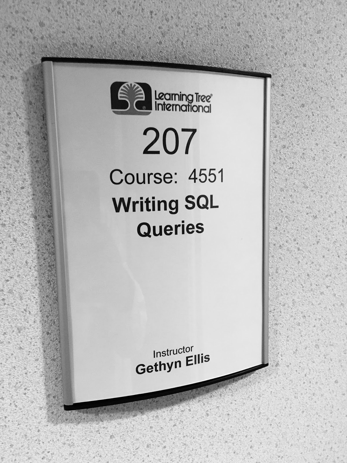 SELECT * FROM....Writing SQL Queries... - Gethyn Ellis SELECT * FROM....Writing SQL Queries... - Gethyn Ellis