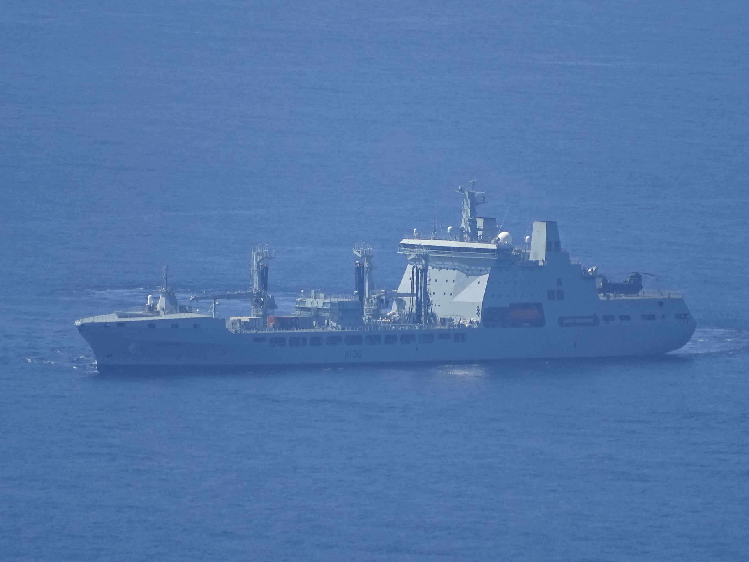 Sergio@Cruises: Navio abastecedor RFA TIDESPRING deixou o largo do Funchal