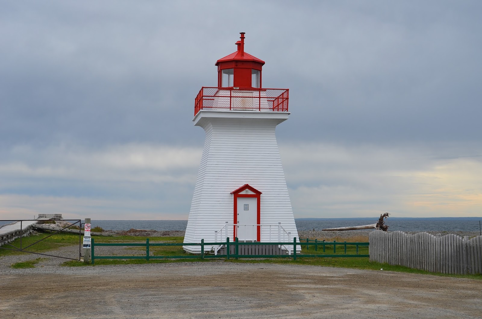 Neal's Lighthouse Blog: Pointe Bonaventure Lighthouse, Bonaventure, Quebec