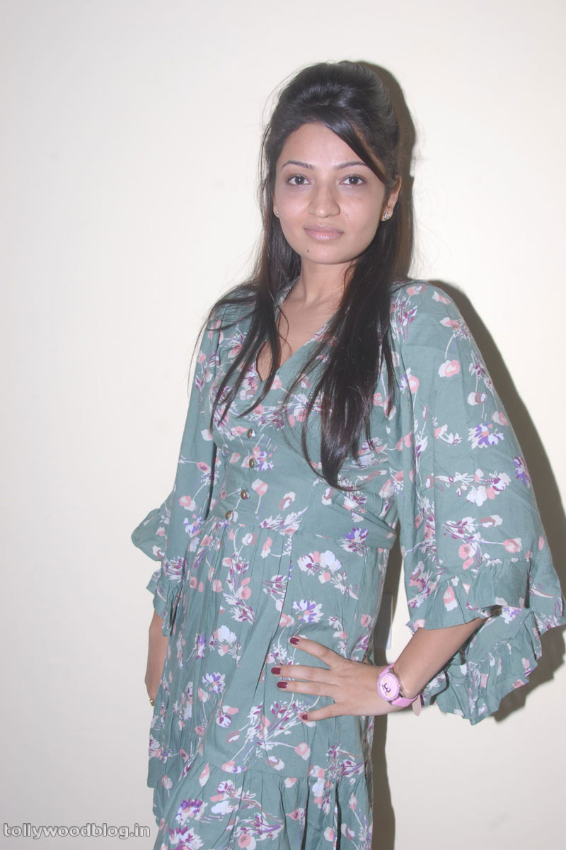 Anisha Jain photos stills spotted at Duniya PM