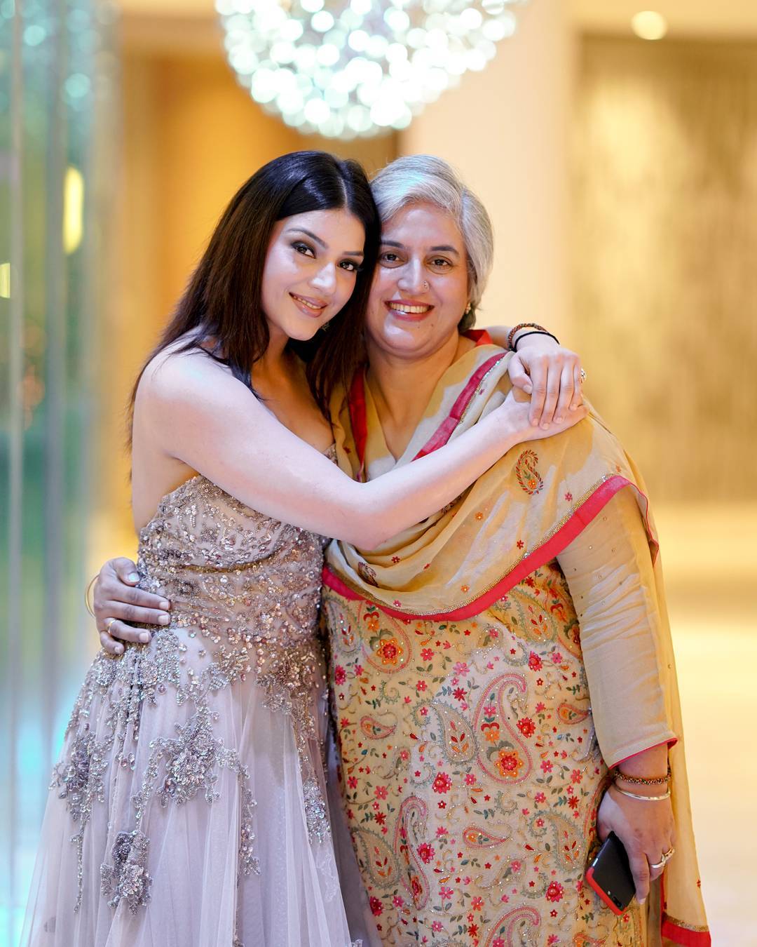 Mehreen Pirzada with her Mom | Mehreen Pirzada
