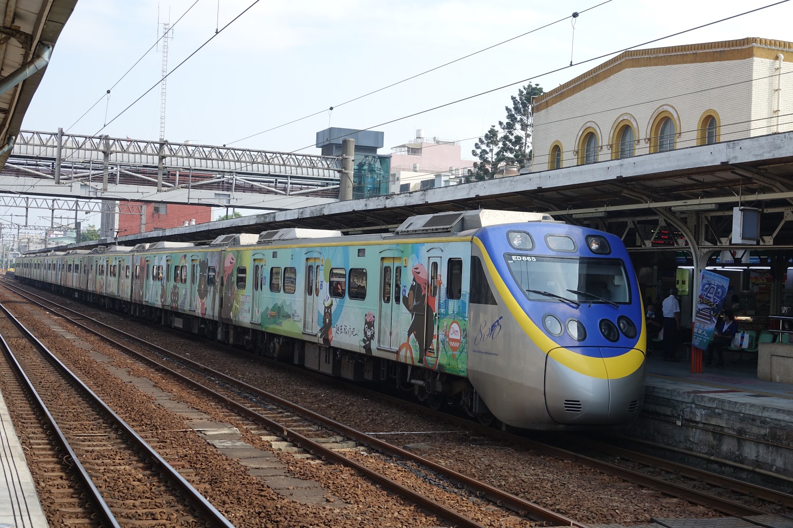 Blair's 鐵道攝影: OhBear微笑觀光彩繪列車 EMU800型(EMU865, EMU866)