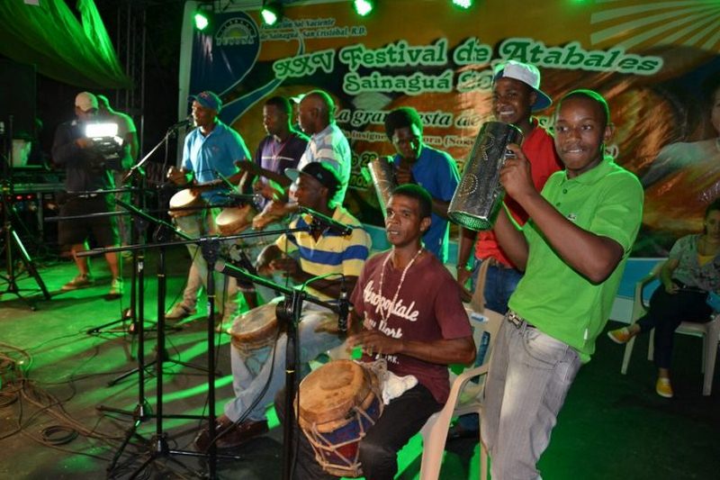 Demasiadas Noches: Palos y Atabales (República Dominicana)