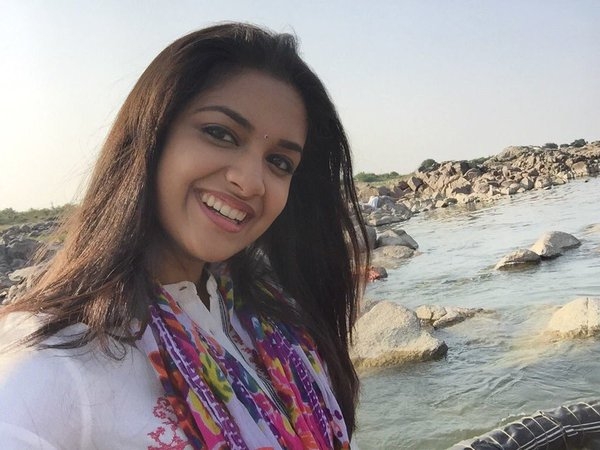 Tamil Actress Womens Day Special Cute And Hot Selfie Gallery | Gethu Cinema