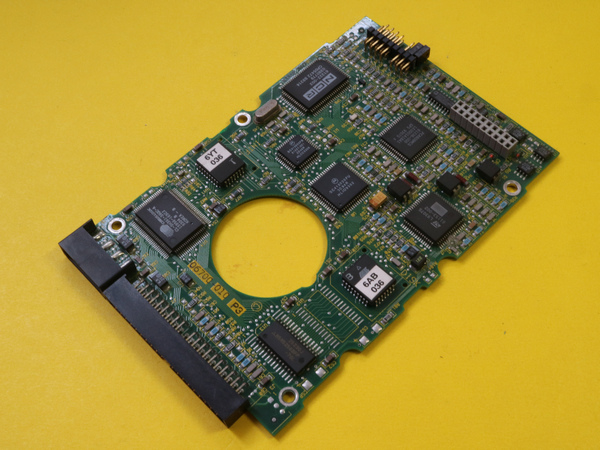 BugWorkShop - 甲蟲工作室: Conner（康諾）CP30254H 250MB 硬碟機（Hard Disk Drive）- 拆解（二）