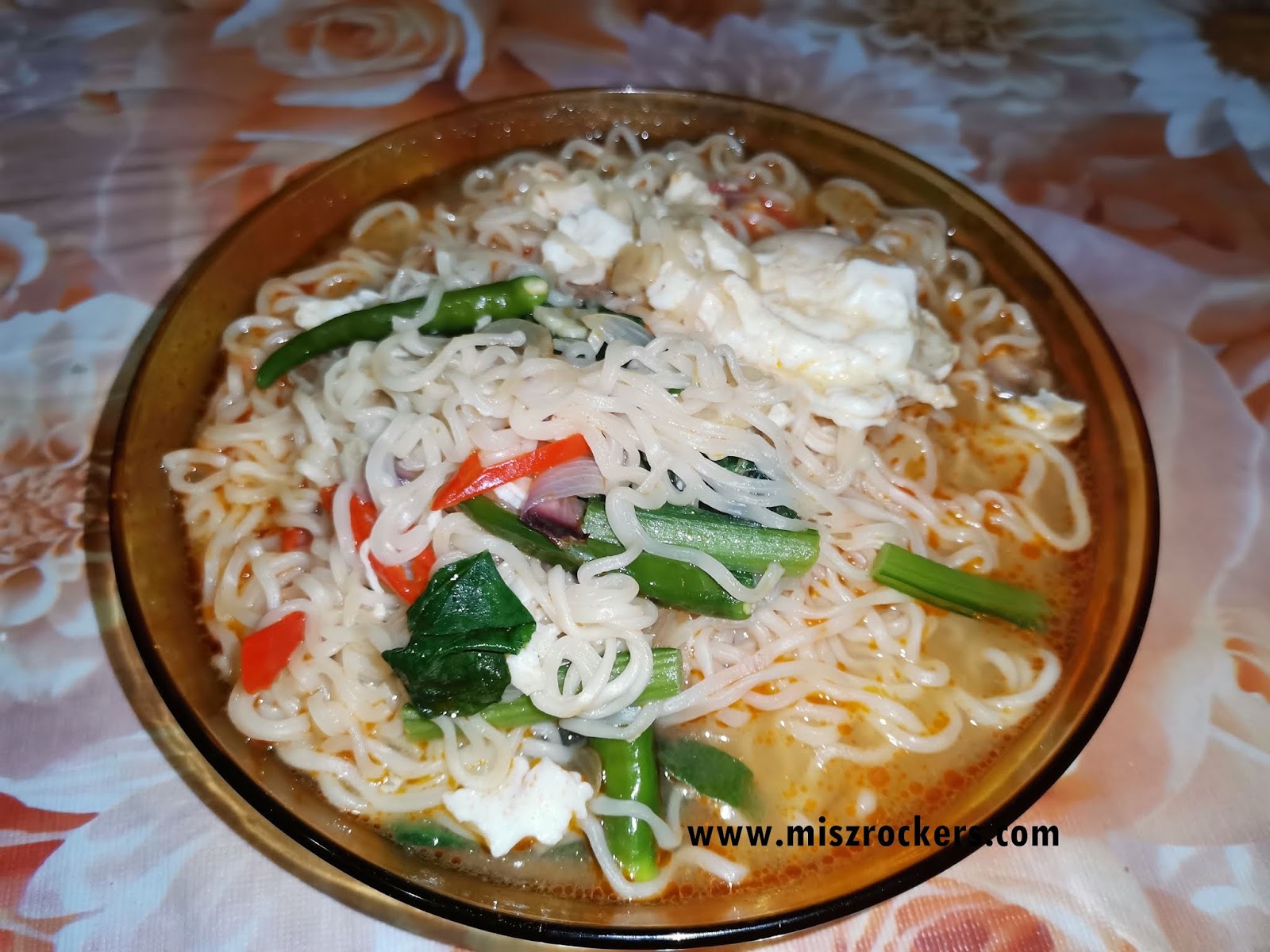 SESEKALI MAKAN MAGGI, SETIAP SORANG LAIN BAHAN | Ceritera Si Gadis Biru