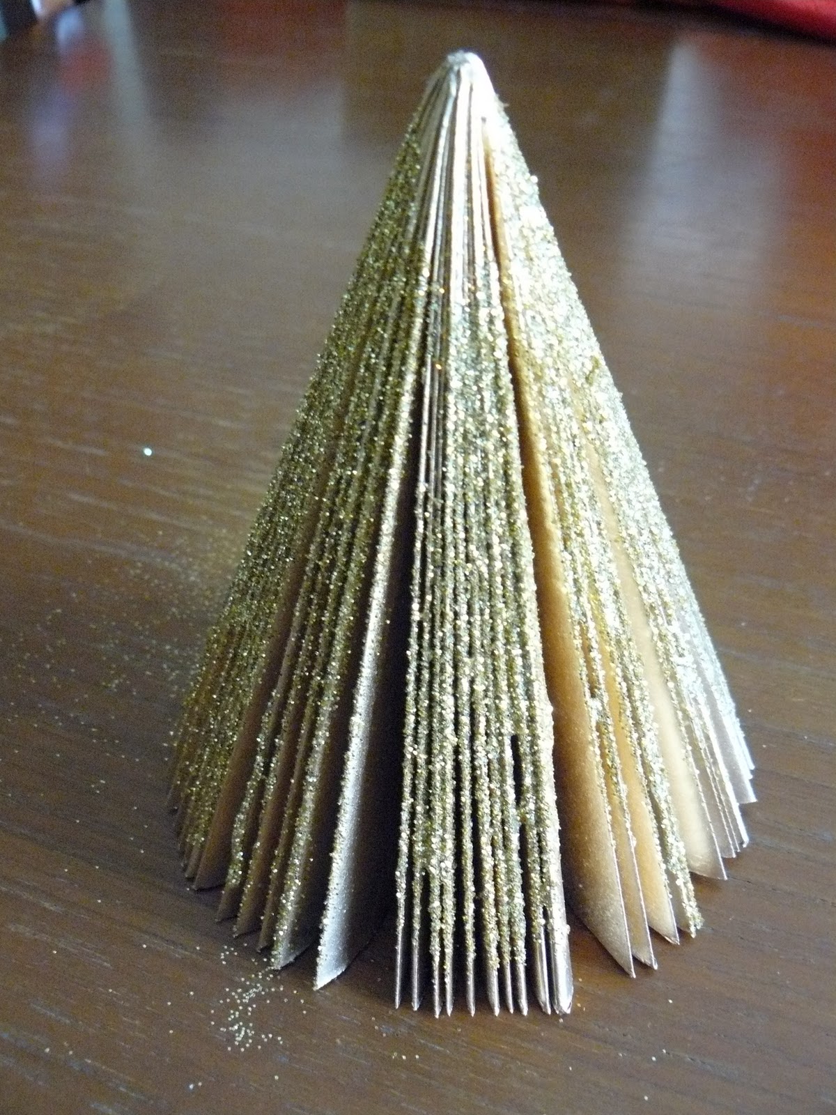 Kitty Boo Boo: TUTORIAL: Recycled Paper Christmas Tree Decoration