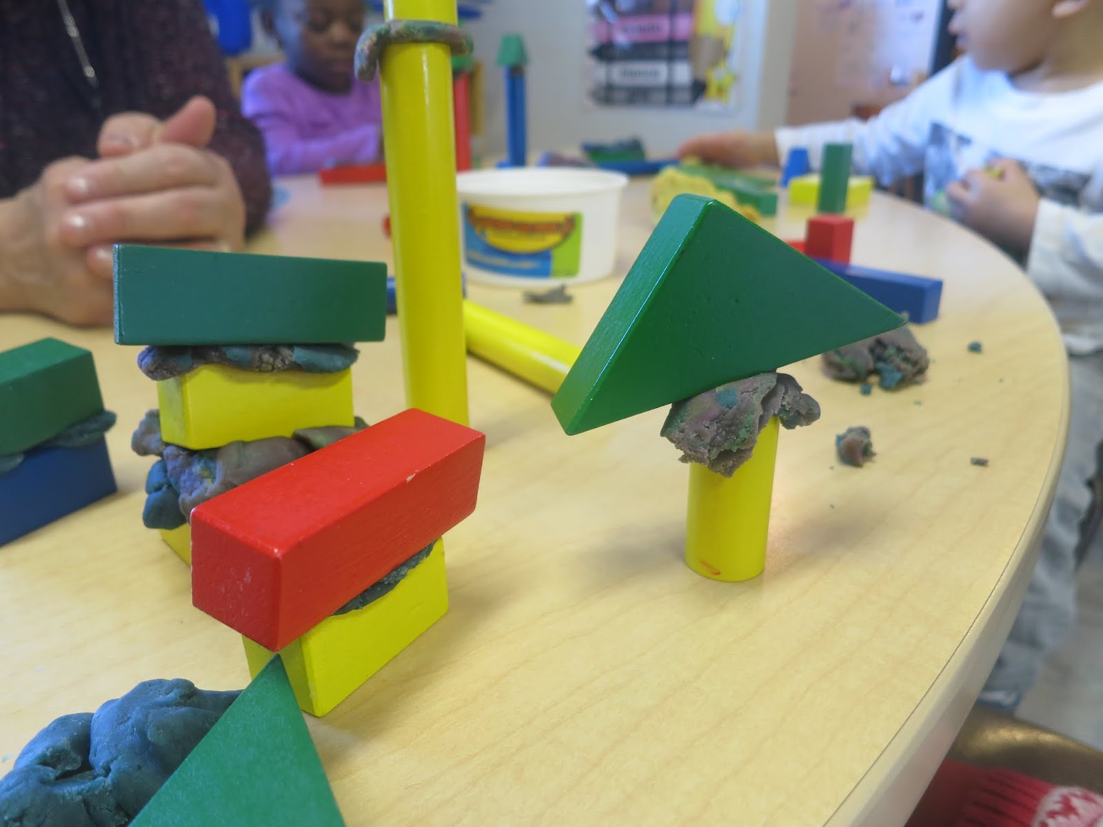 WonderWorks Outreach: playdough + blocks : library makers