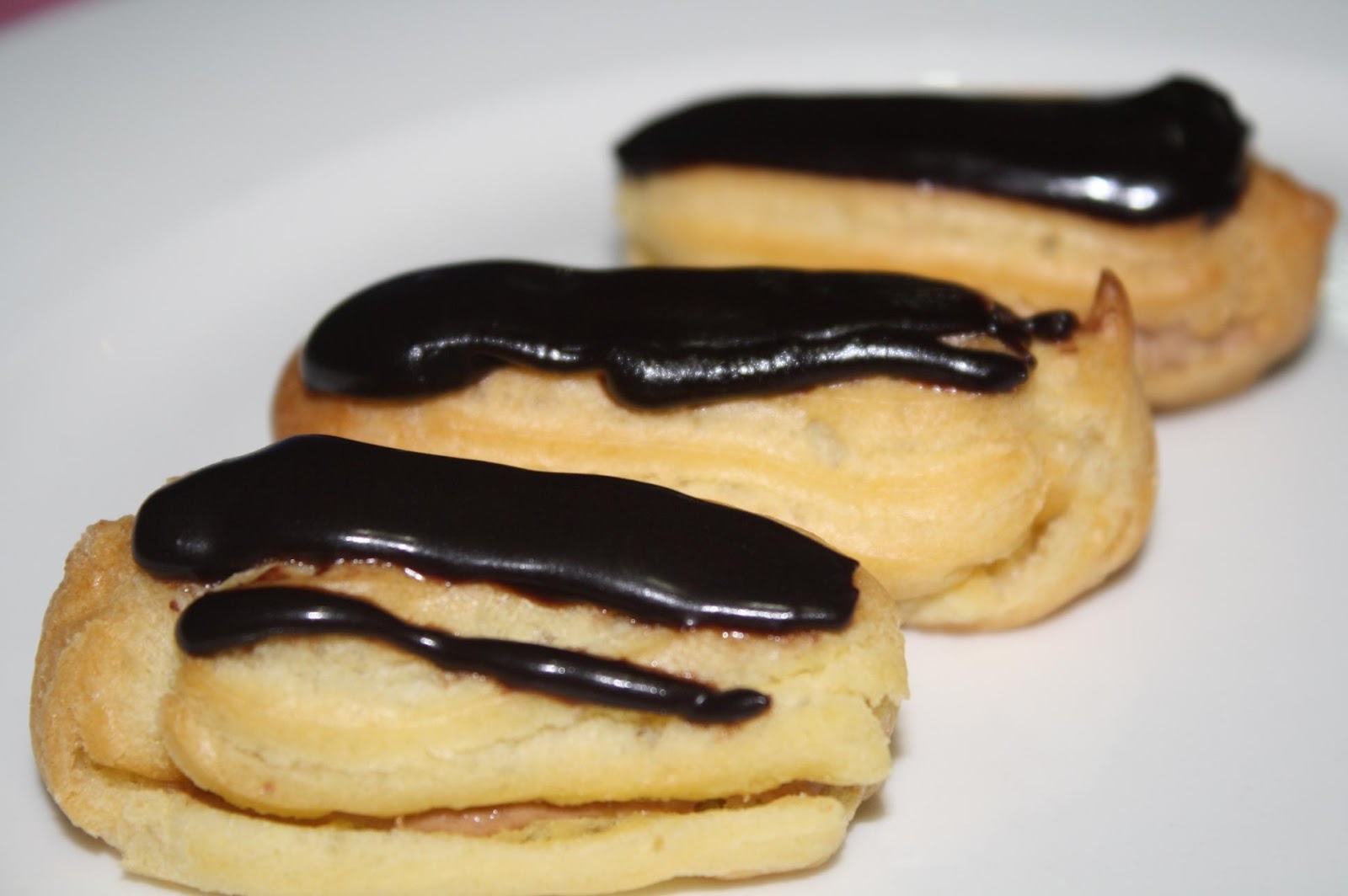 hunny bakes the cakes: Taste French with Mini Eclair..
