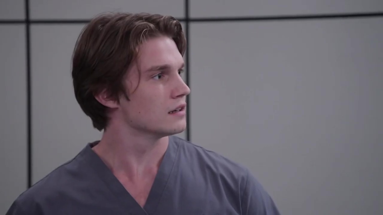 ausCAPS: Henry Rolleston shirtless in Shortland Street