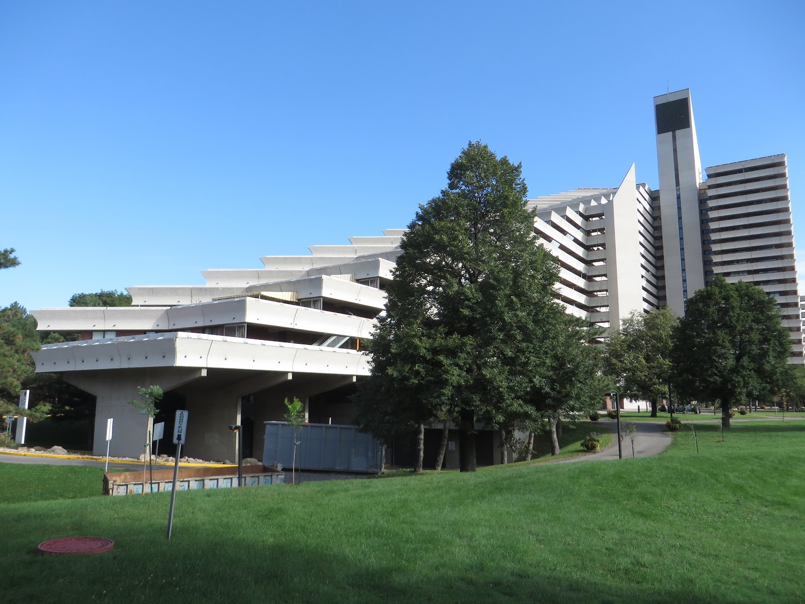 EntreVoir: Village Olympique Montréal. Roger D Astous et Luc Chartrand.