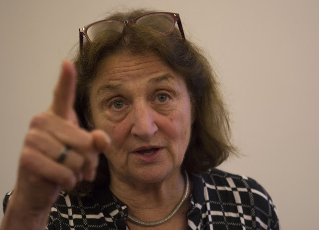 LEICA Barnack Berek Blog: SUSAN MEISELAS : A MASTER PHOTOGRAPHER WITH ...