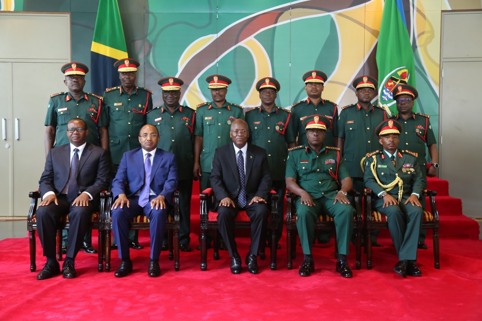 RAIS MHE. DKT. MAGUFULI AMUAPISHA LUTENI JENERALI YAKUBU HASSAN MOHAMED KUWA MNADHIMU MKUU WA ...