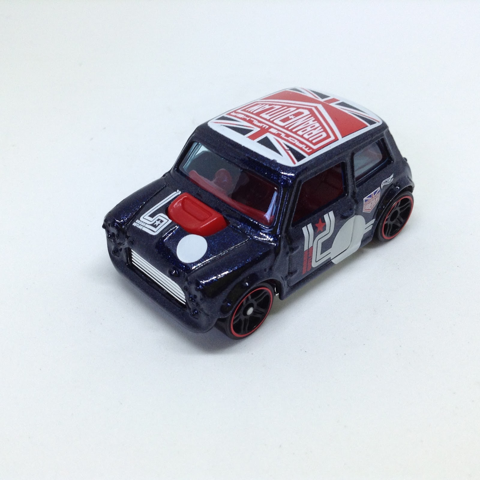 JULIAN'S HOT WHEELS BLOG: Morris Mini (2018 Nightburnerz - Magnus Walker Urban Outlaw)