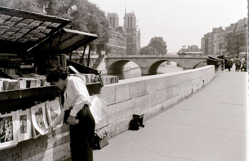 50 Interesting Vintage Photographs That Capture Street Scenes of Paris ...
