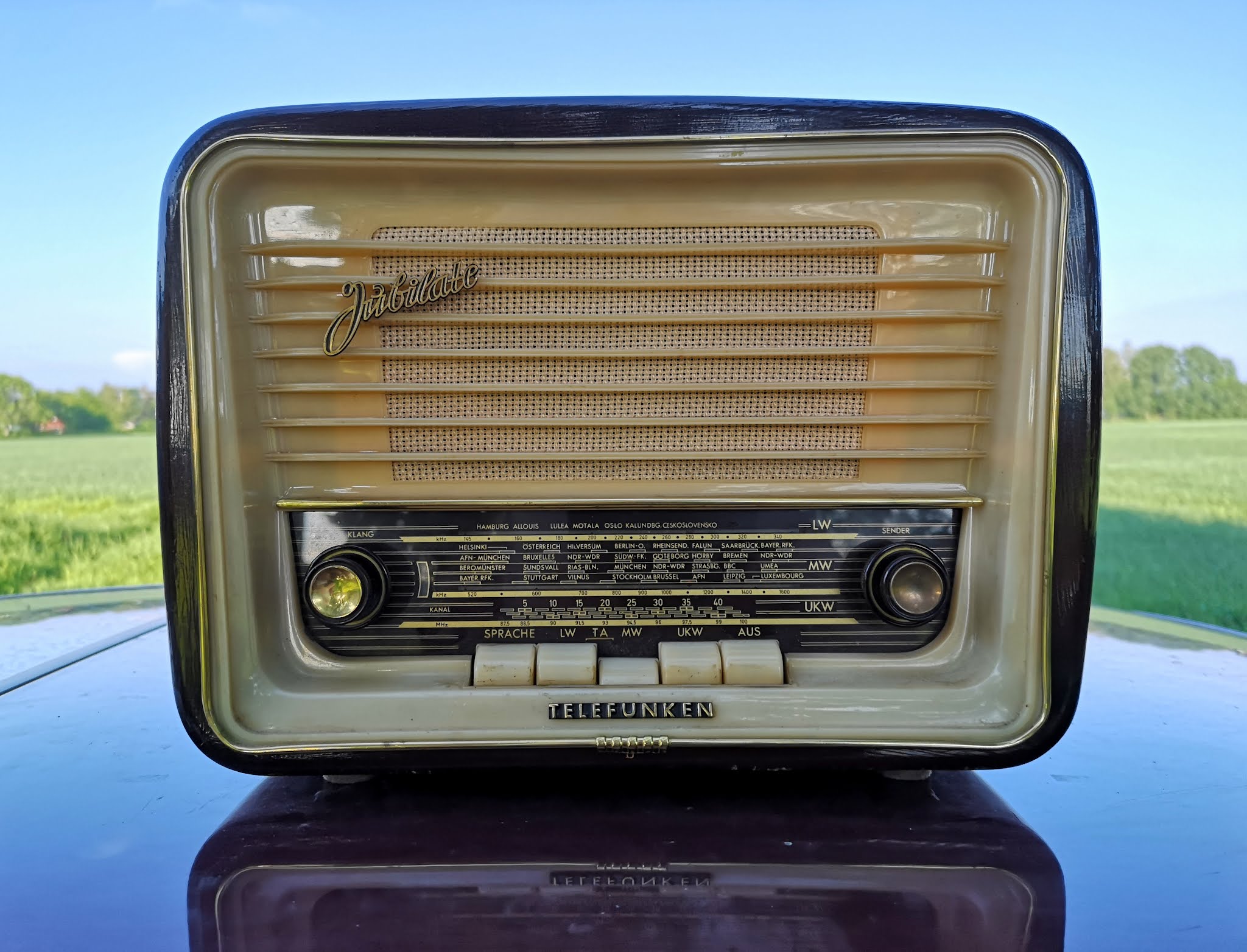 TOM's TECH TOYS: TELEFUNKEN VINTAGE RADIOS