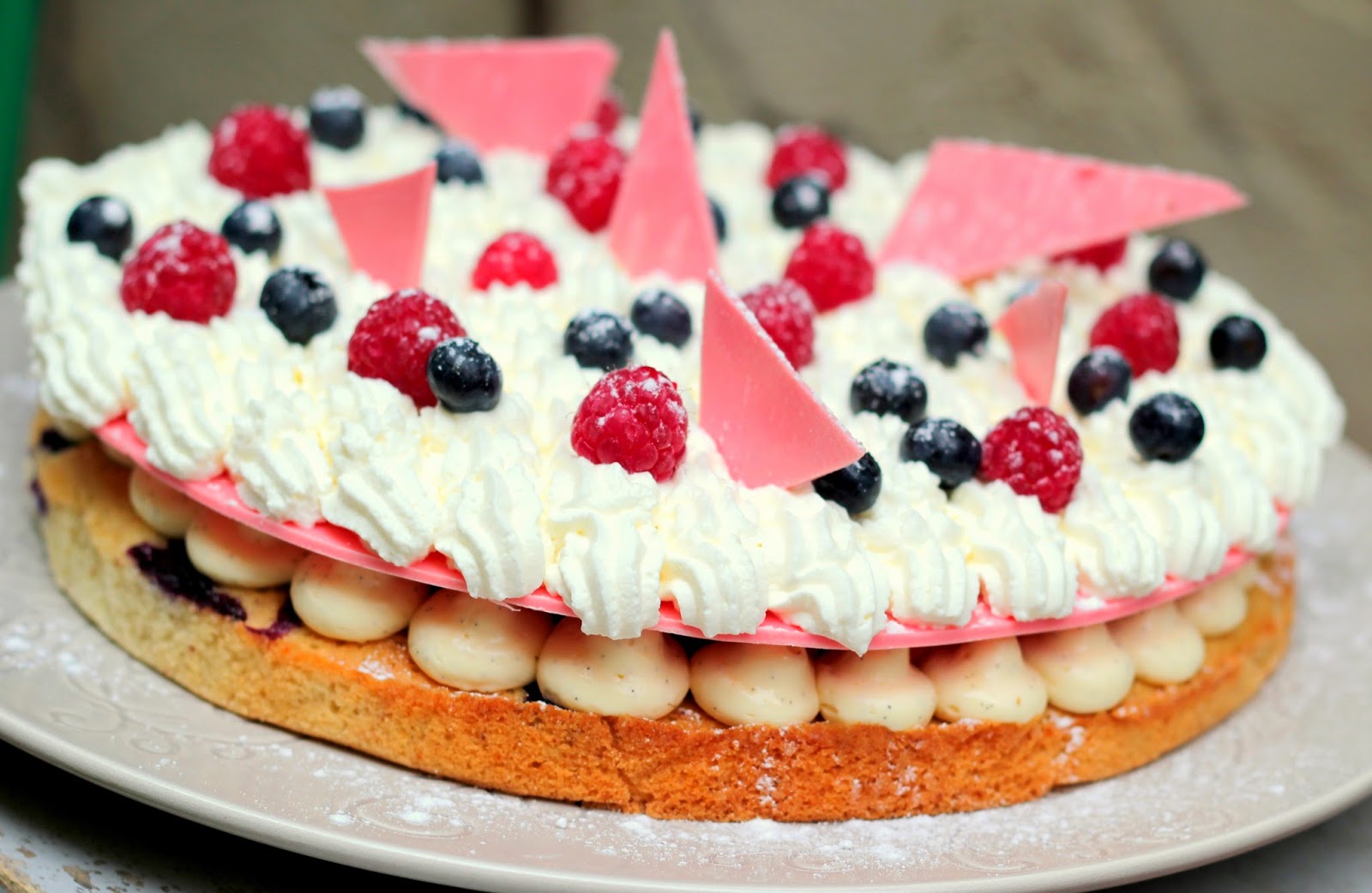 Entremet fruits rouges / vanille (financier aux myrtilles, crème ...