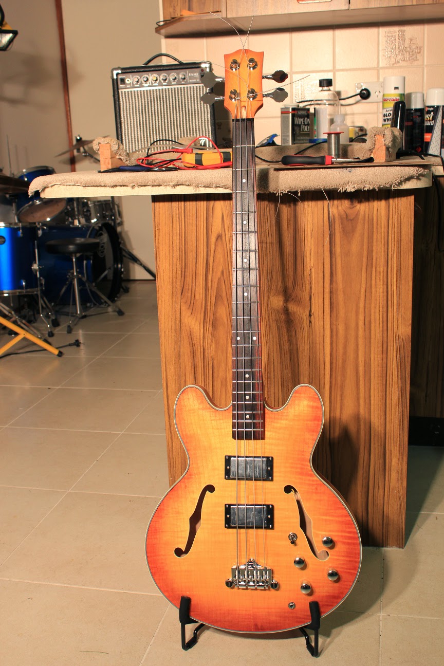 Guitar Kit Builder 335 Semi Hollow Bass All Wired Up