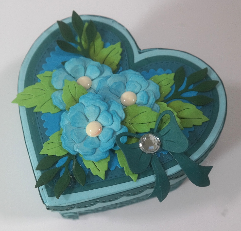 Flowers, Ribbons and Pearls: Beautiful Heart Boxes