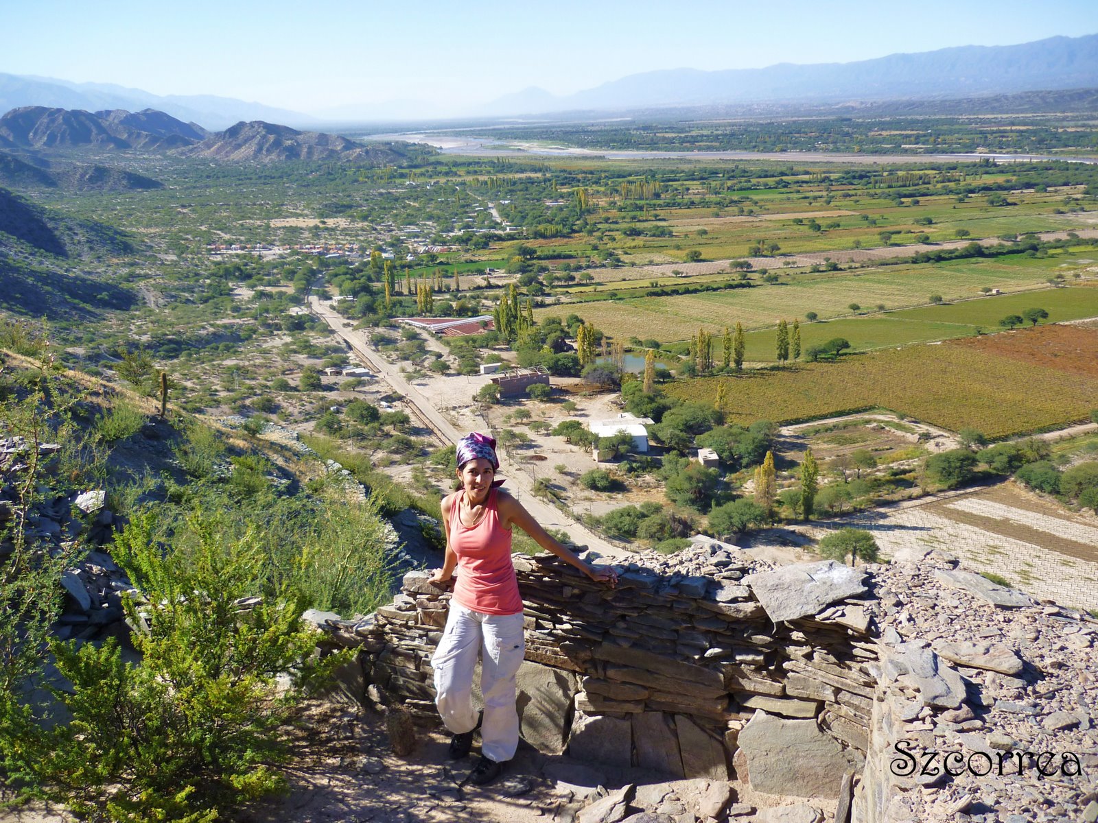 Caminando entre nubes: Ruinas de Fuerte Quemado y Cerro Pintado.