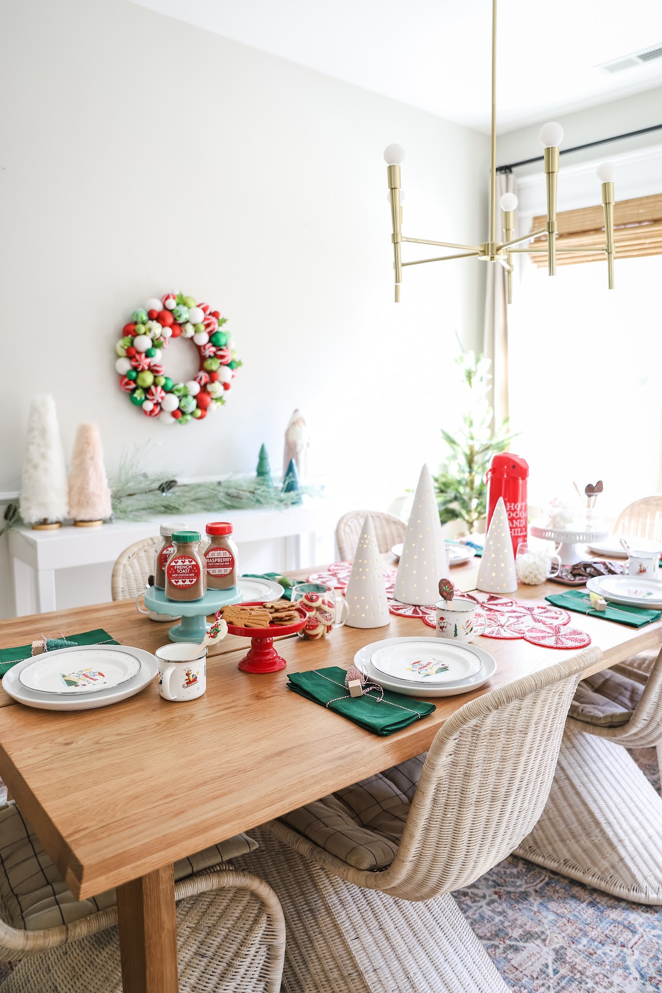 A Festive Hot Cocoa Bar! - Pretty Real