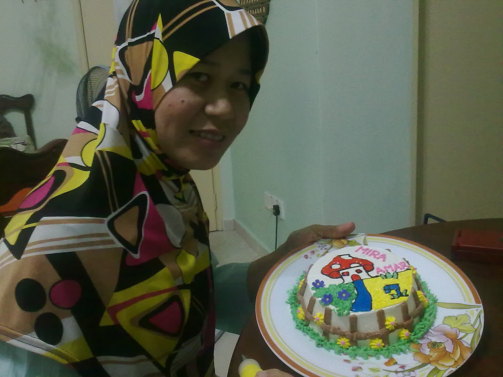 Yatie-Memasak: Kelas kek - Drawing on buttercream cake (030211)