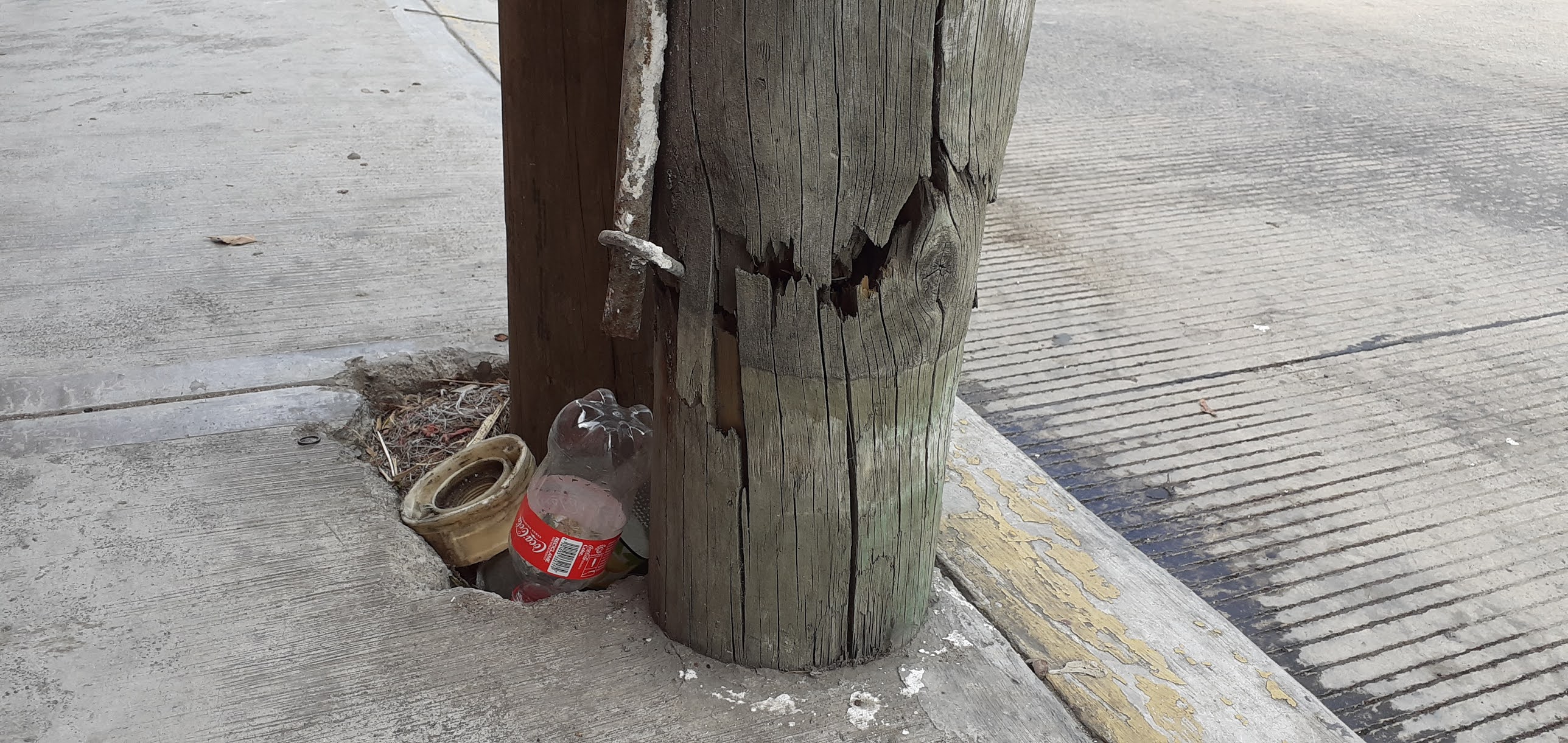 Poste de TELMEX a punto de caer - Noticiero G ::: Diario Digital