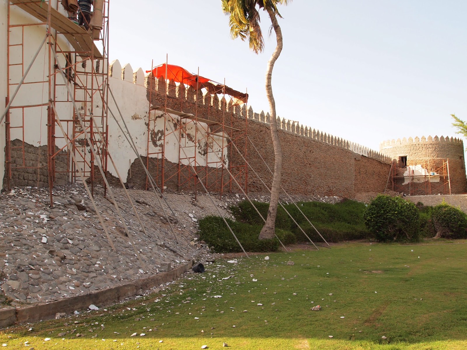 The Azanian Sea: Sohar: old fort and souq