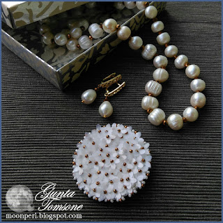 Pērļošana - dzīvošana: Pilna pļava baltu ziedu...