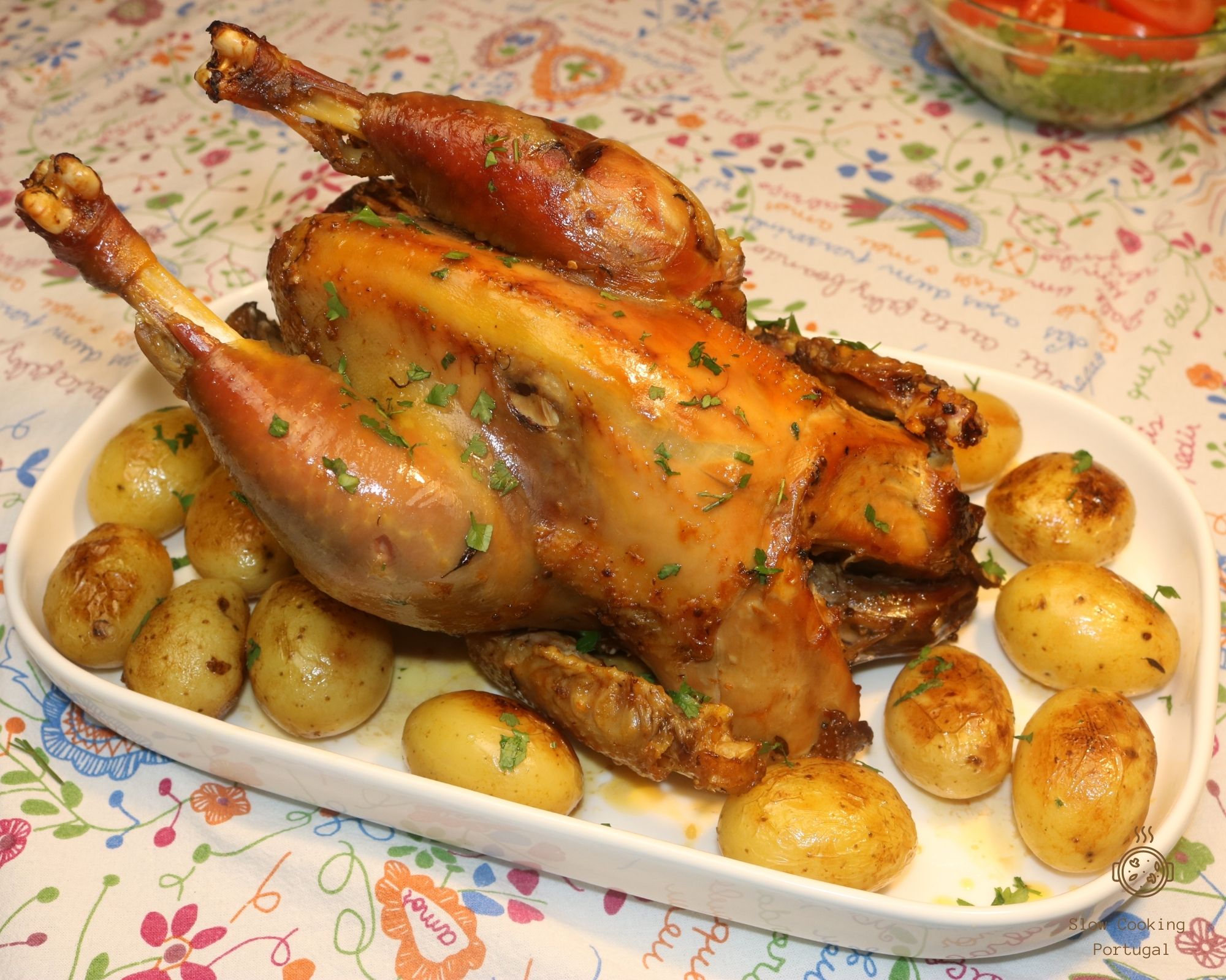 Frango inteiro assado na slow cooker