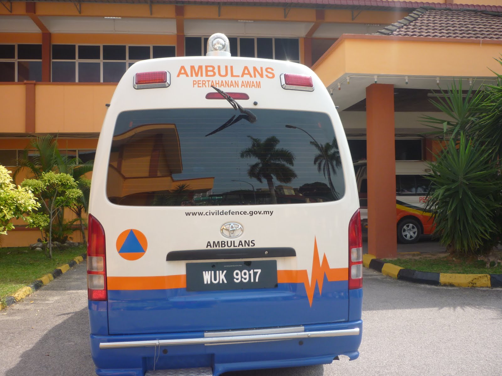 Civil Defence of Malaysia ( CDEF ): Ambulan JPAM