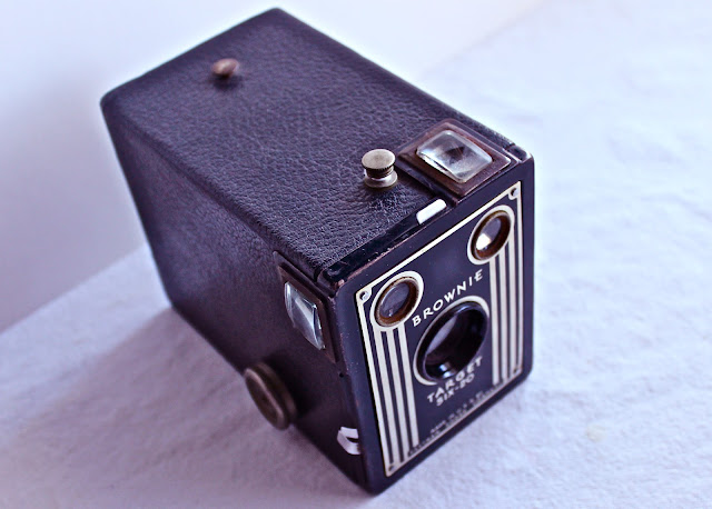 ART SKOOL DAMAGE : Christian Montone: 1940s Cameras: Bellows & Brownie