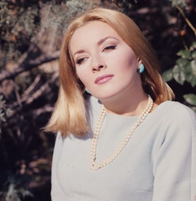Italian Classic Beauty: 22 Glamorous Photos of Daniela Bianchi in the ...
