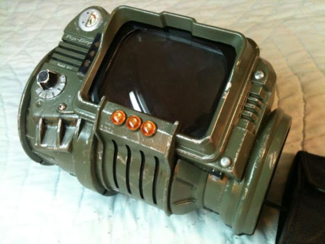 World Of Technology: Pip-Boy Replica (7 pics)