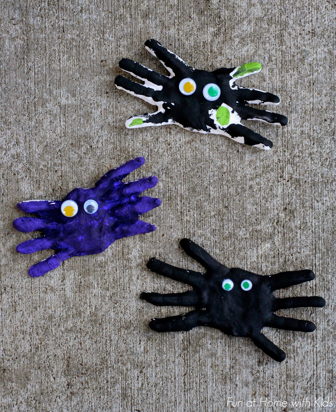 DIY Kid Halloween Keepsake: Handprint Spiders